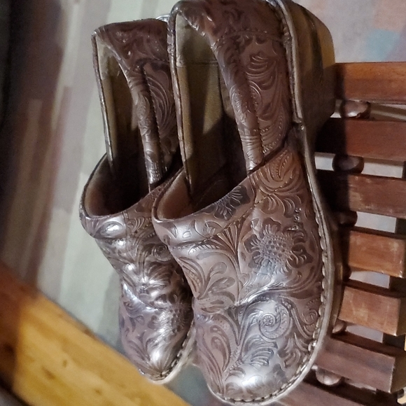 boc | Shoes | Womens Boc Clogs For Work Size 9 Browntooled | Poshmark